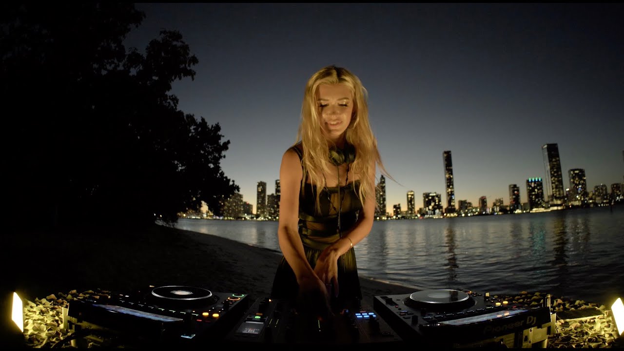 KK Blonde Electronic dance mix - YouTube