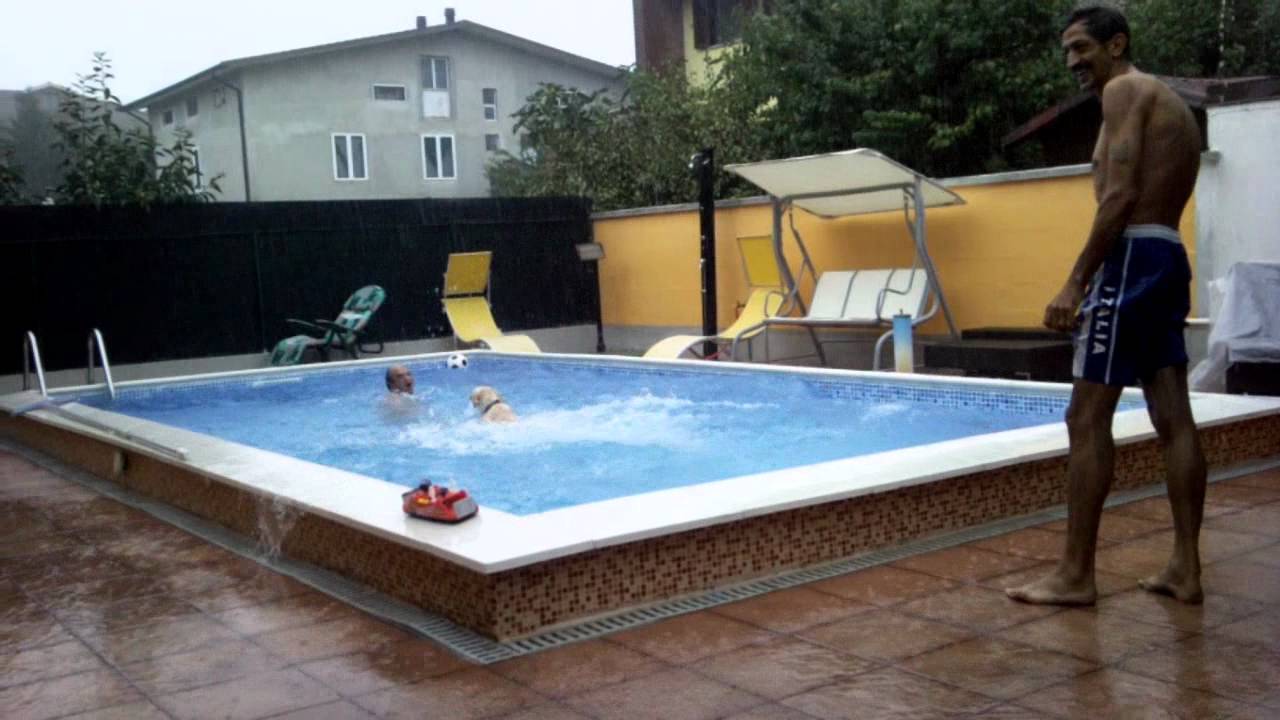 Tuffi in piscina sotto la pioggia.mp4 - YouTube
