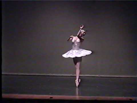 Elle Macy performing the Variation Odette from Swan Lake - YouTube