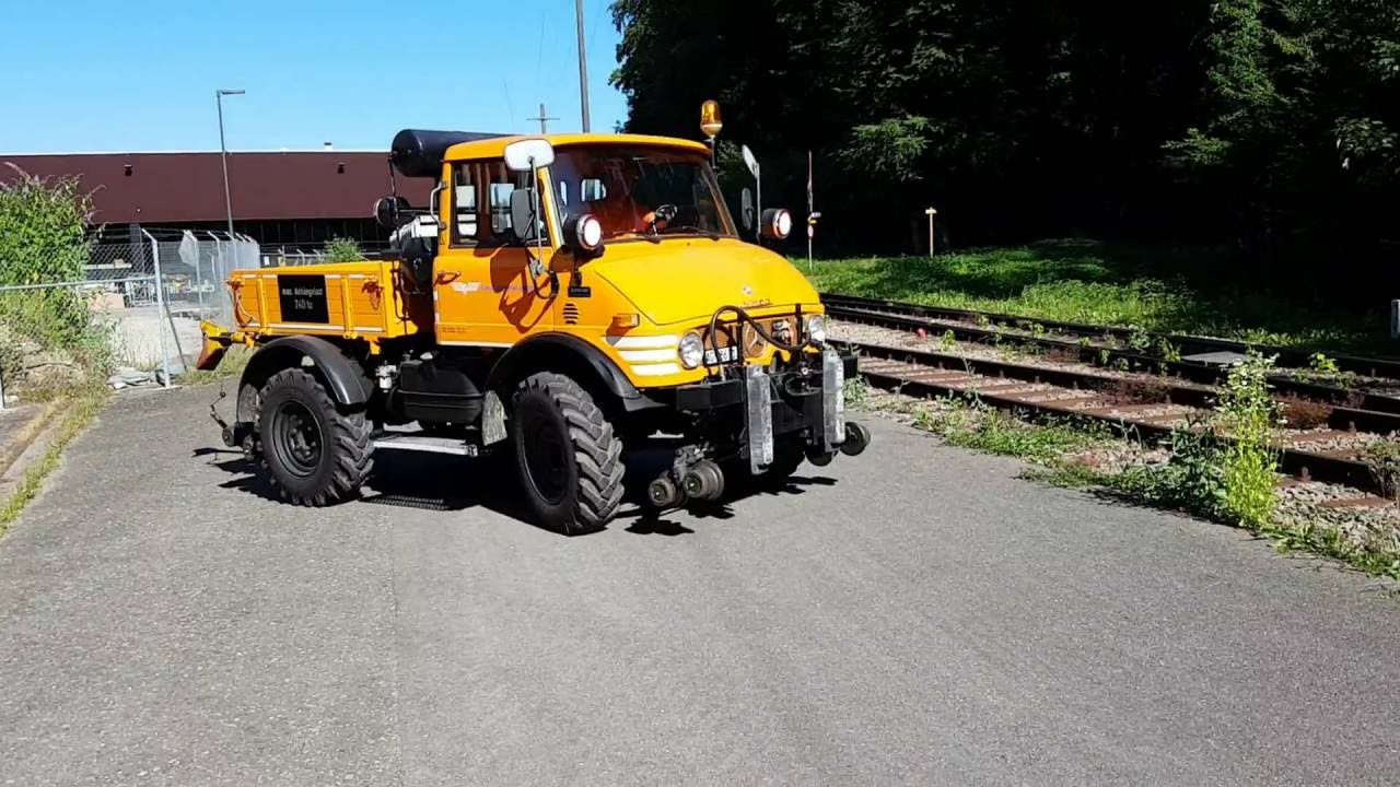 Dienstfahrzeug Unimog 421 (U600) mit Zweiwegeeinrichtung im Einsatz ...