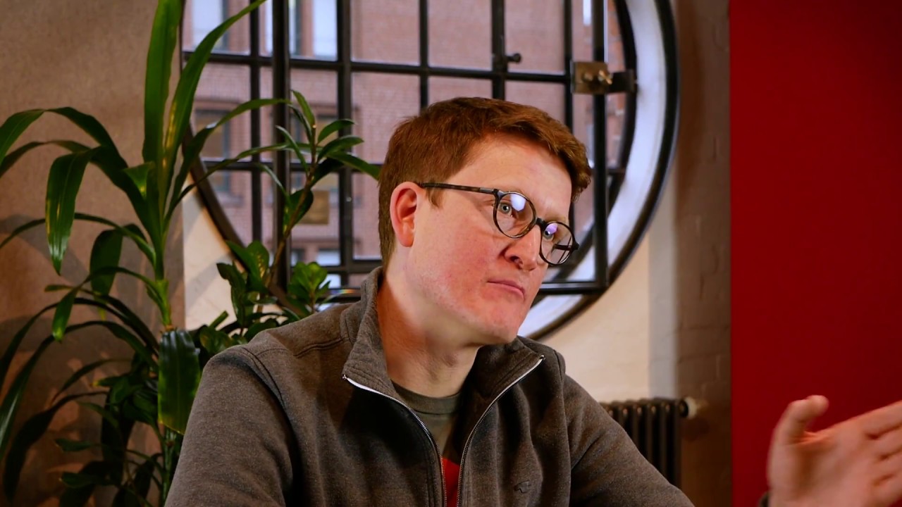 Business Analyst im Versicherungsumfeld bei mgm: Alex erzählt. - YouTube