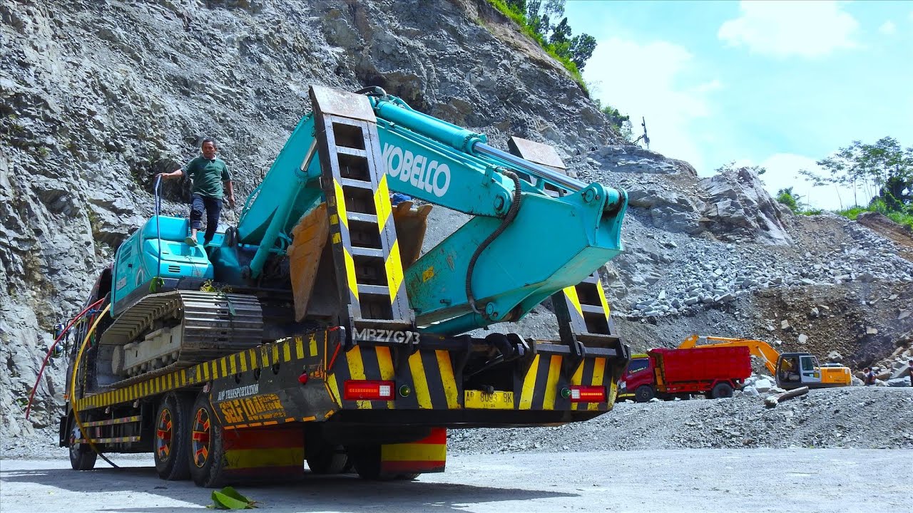 Self Loader Truck Driving Uphill Transporting A Excavator - YouTube