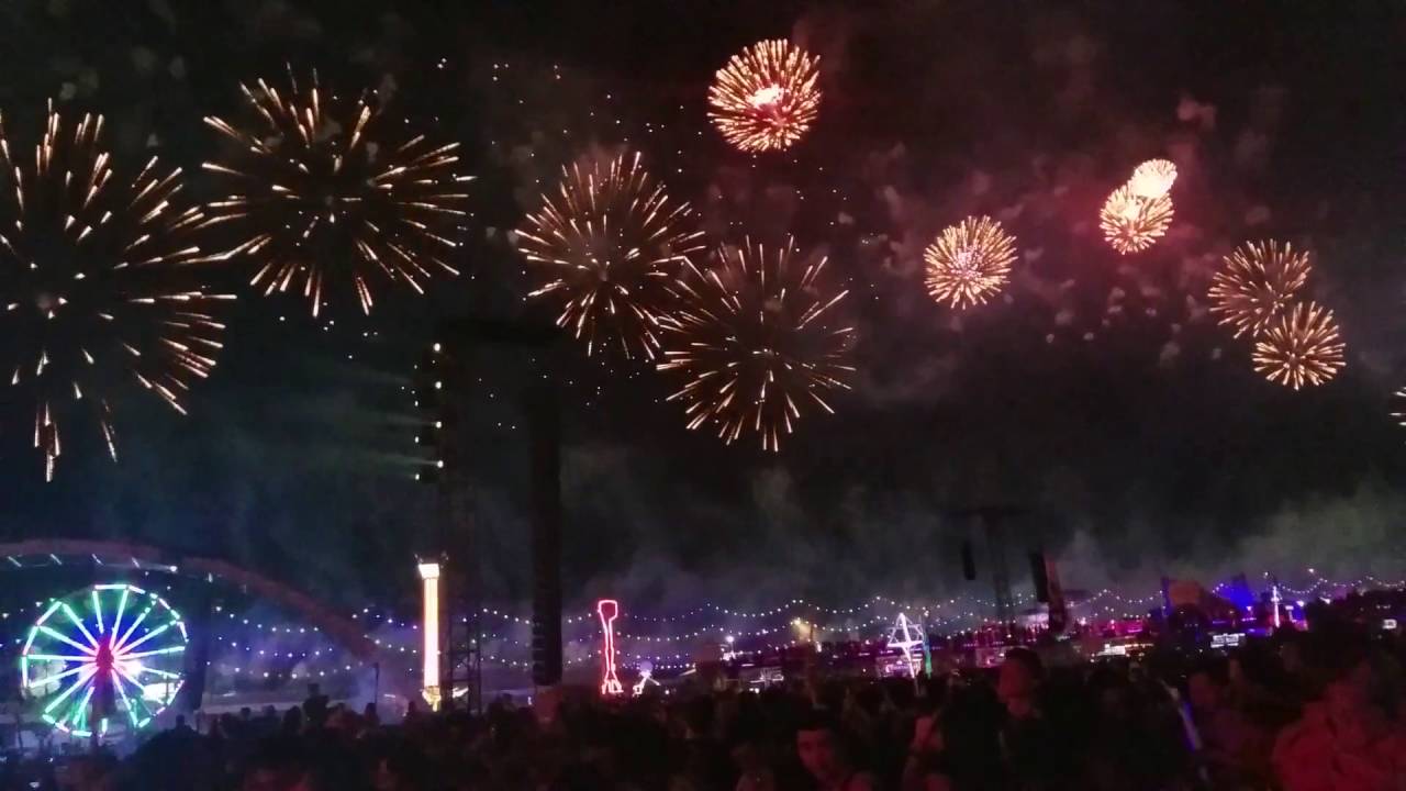 EDC Las Vegas 2016 Fireworks - YouTube