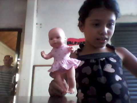 A lalinha e a Dudinha dançando