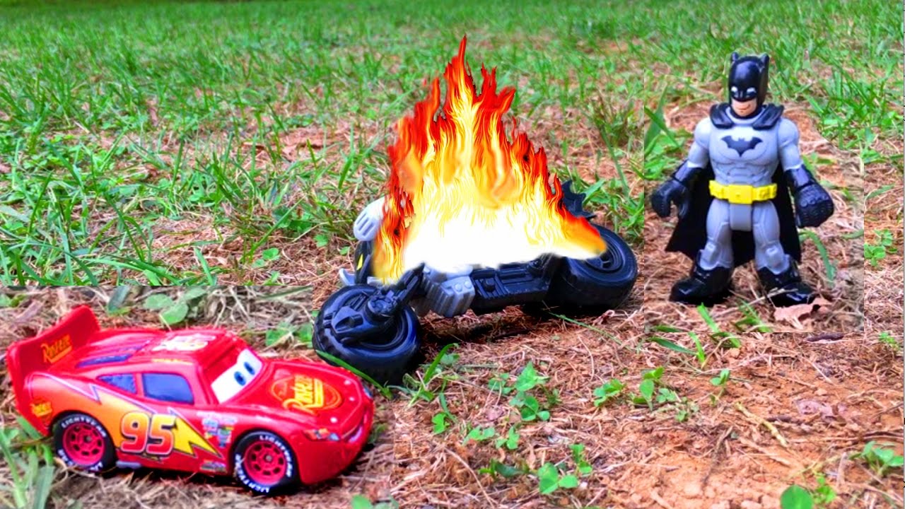 Disney Pixar Cars Lightning McQueen Race Batman Giant Crash Starts Fire ...