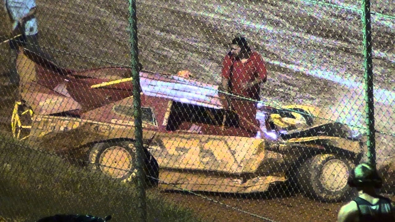 Lance Moss Crash in Limited Late Model - YouTube