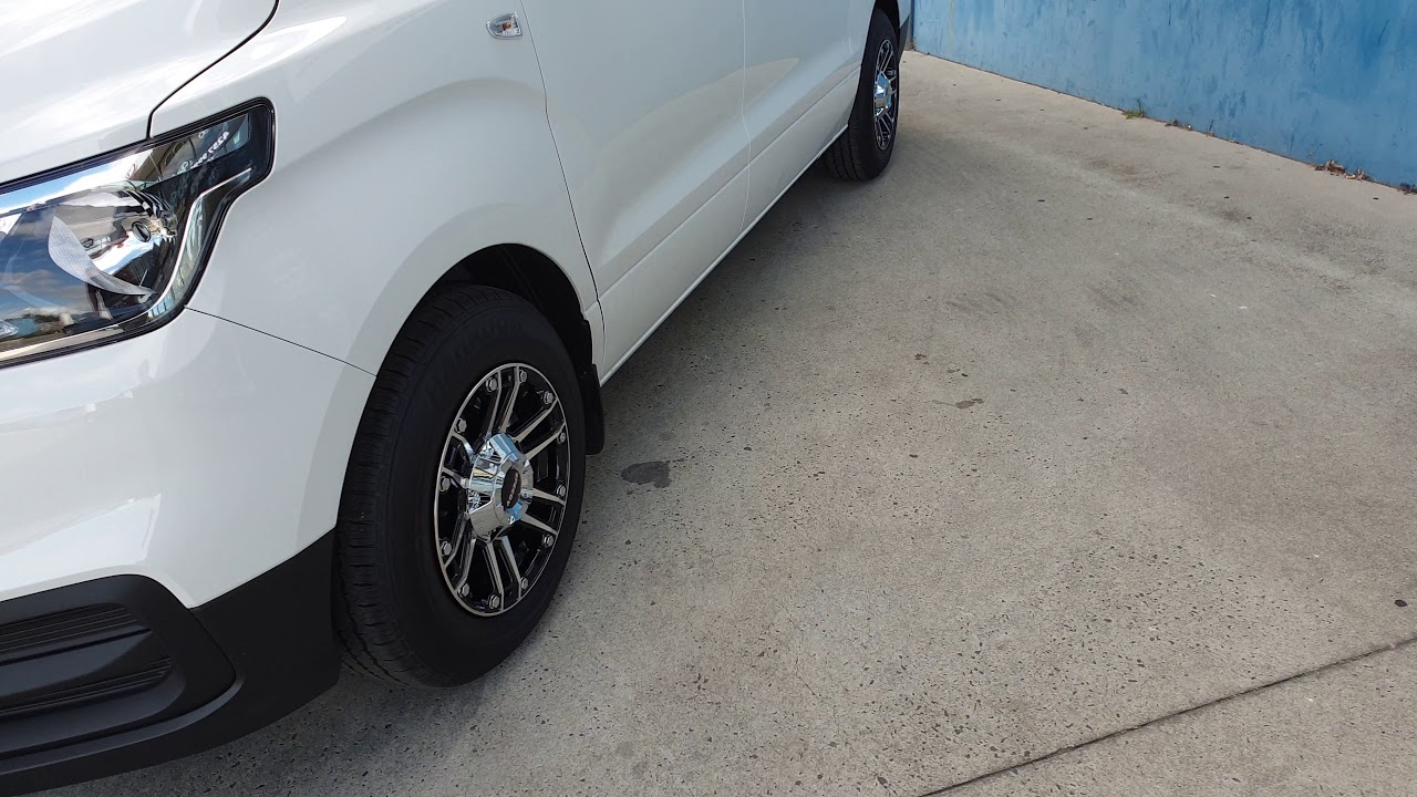 Hyundai iLoad fitted with Speedy Wheels Outlaw rims - YouTube