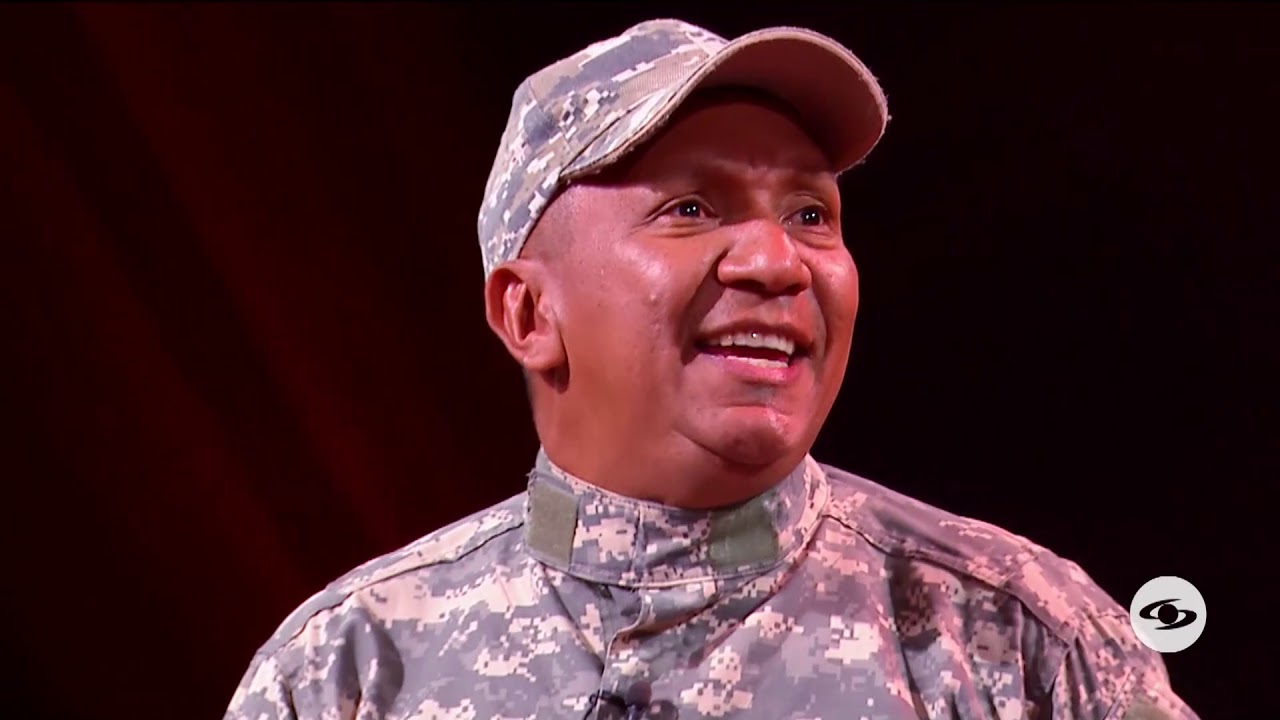 Los Siameses - Micolta, un soldado pasado de kilos... - YouTube