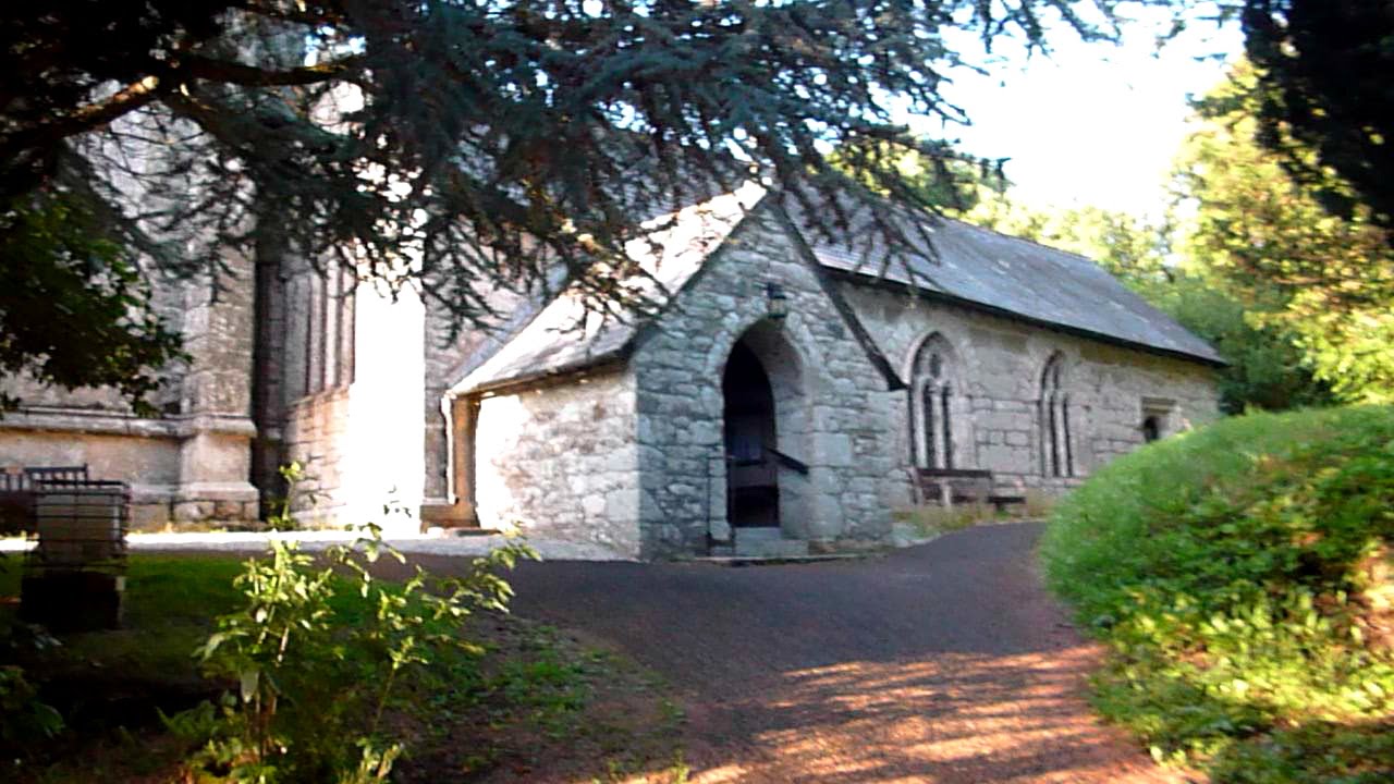 A walk around St Mewan Church, Cornwall, on a sunny summer Sunday ...
