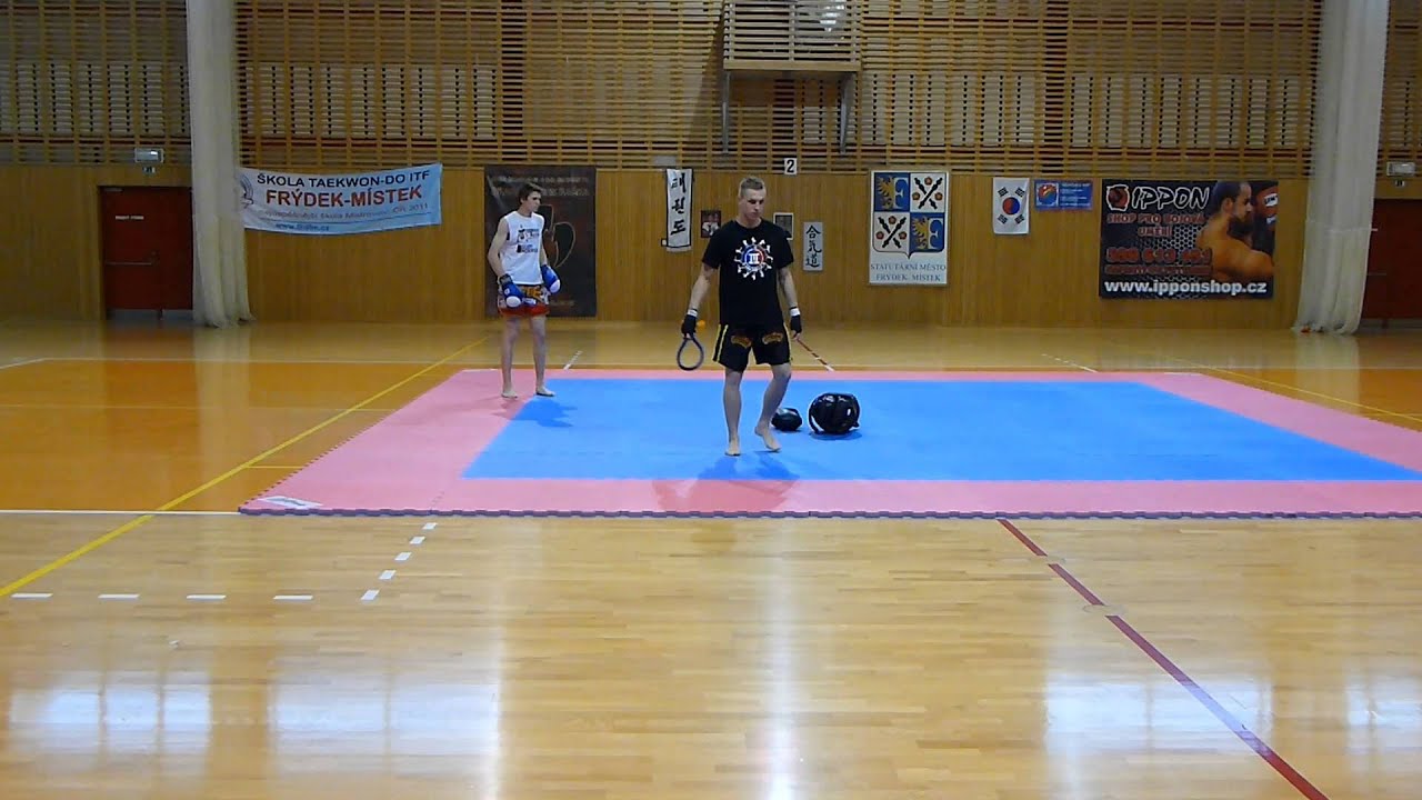 Thajský box Como 3 gym - YouTube