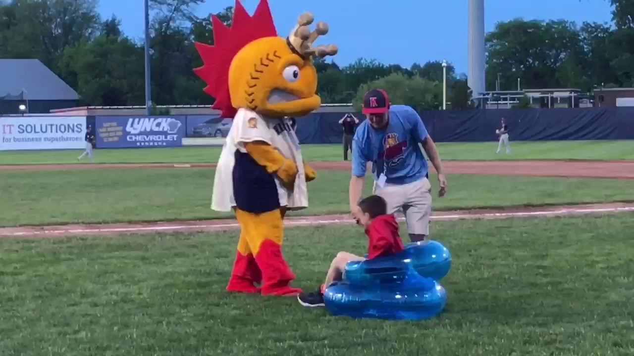 Kid Tackles Baseball Mascot - HILARIOUS - YouTube