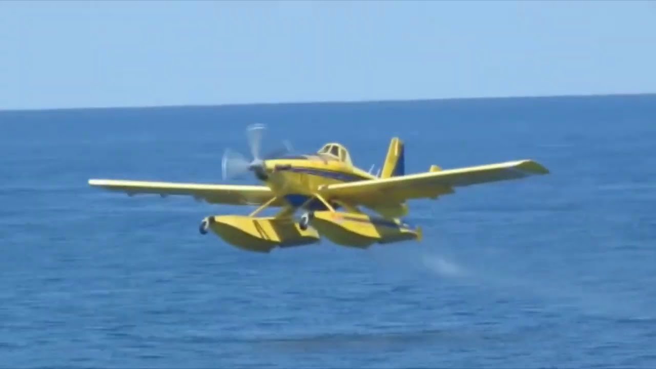 AT802 Fireboss Scooping Performance - YouTube