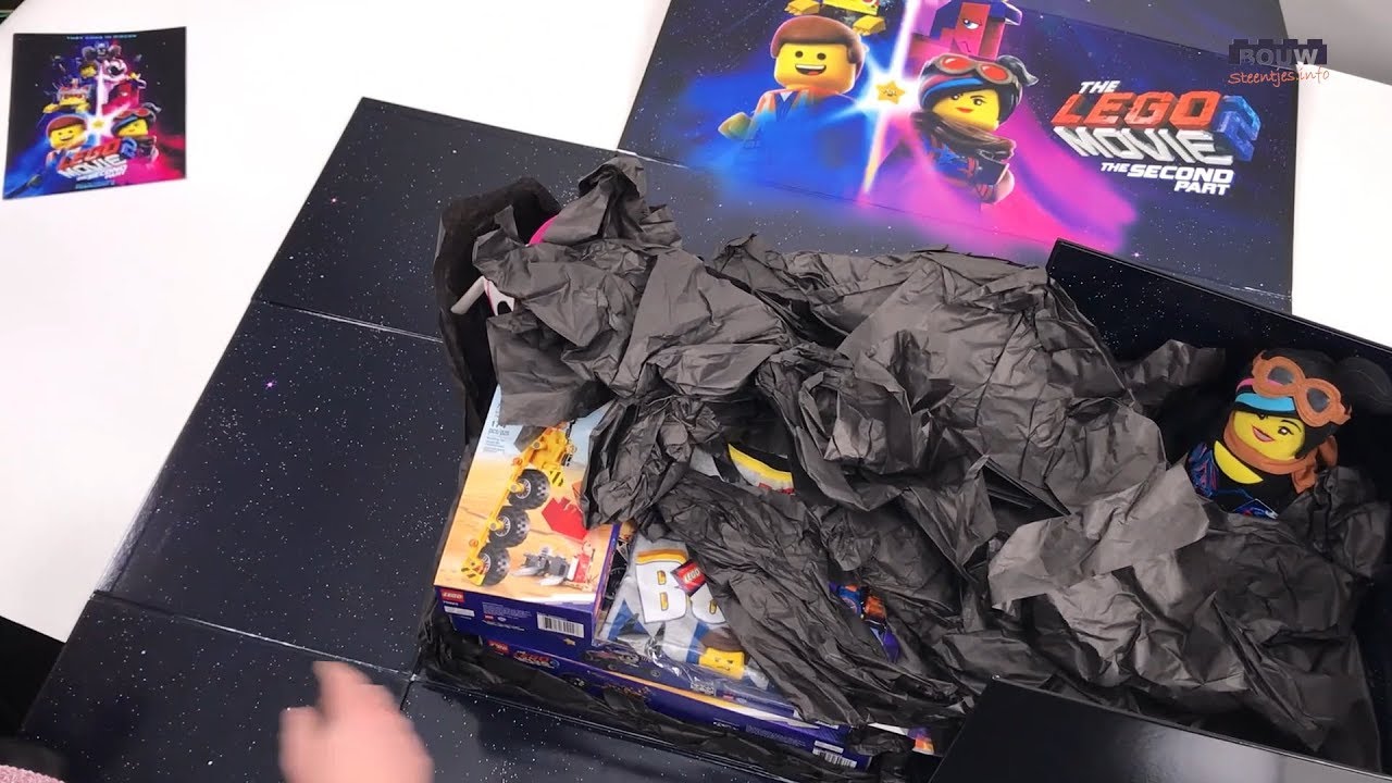 The LEGO Movie 2 Exclusive Gift Box Unboxing - YouTube