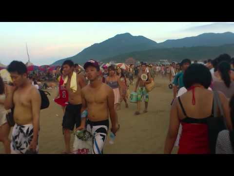 mesum di pantai