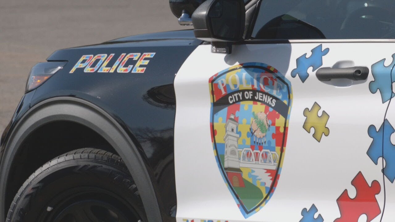 Jenks Police Debut Patrol Car To Raise Autism Awareness - YouTube