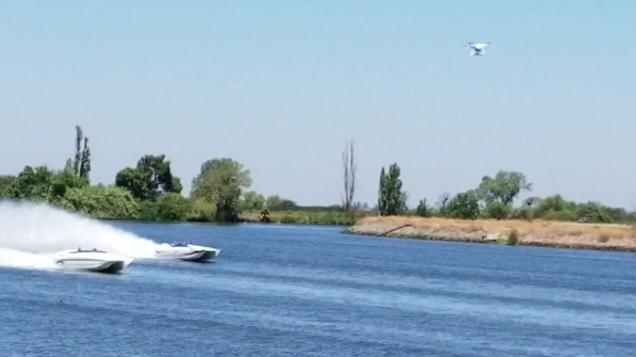 Badass side by side 100MPH Big Cat poker run - YouTube
