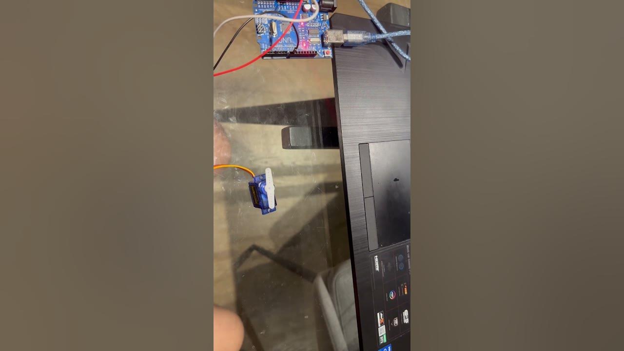 Servo motor control with arduino - YouTube