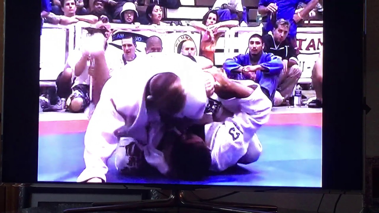 Cameron Earle vs Joao Silva BJJ brownbelt match - YouTube