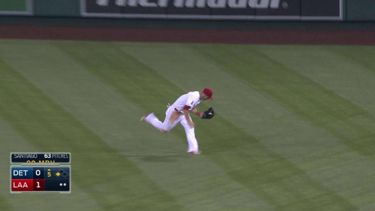 DET@LAA: Trout makes a running shoestring catch - YouTube
