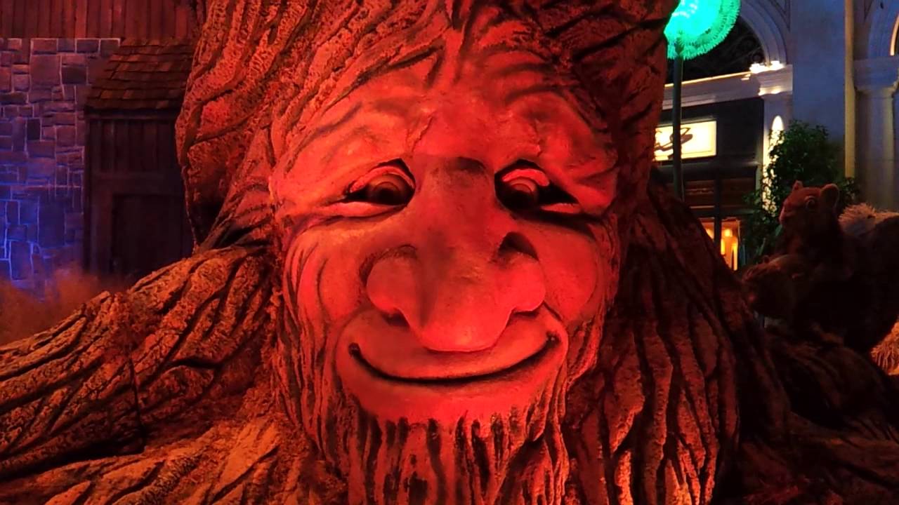 Halloween Talking Tree at the Conservatory & Botanical Gardens Bellagio ...