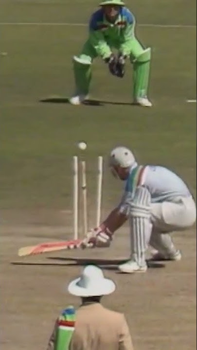 Wasim Akram Best Bowling 1992 world Cup Final | WASIM AKRAM BEST BOWLING | WORLD CUP 1992 - YouTube