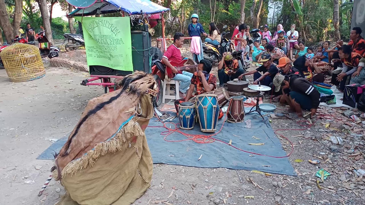 Kesenian Berokan Indramayu - YouTube