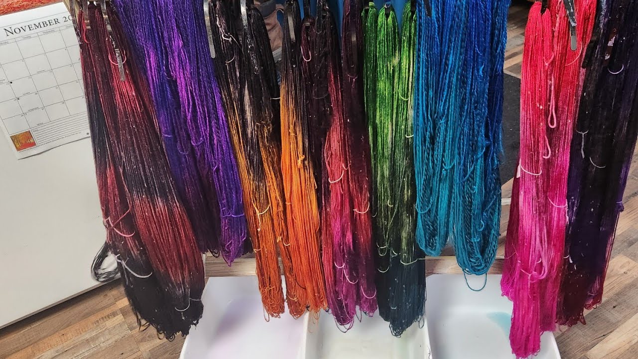 DYING WOOL YARN - YouTube