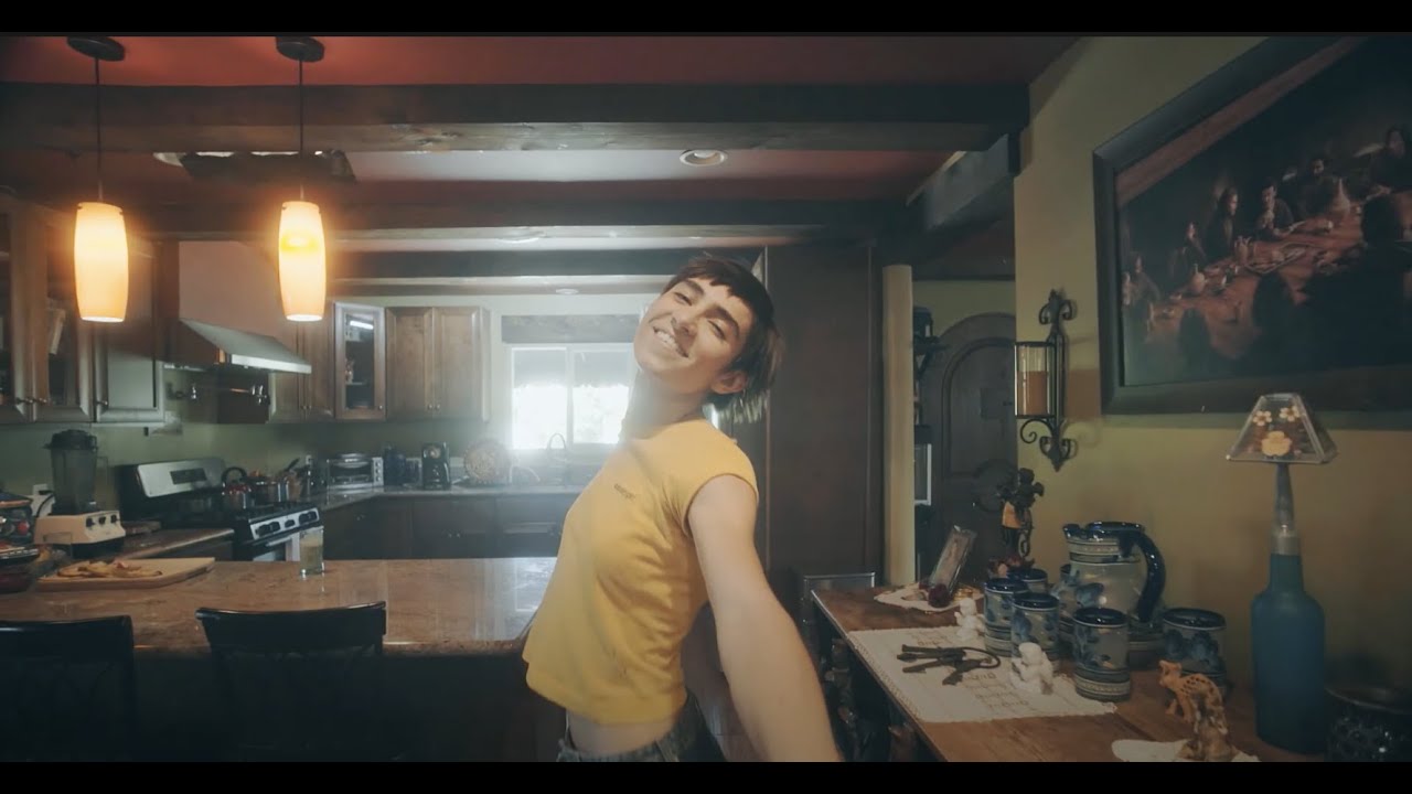 "izzi" - (Music Video) - YouTube