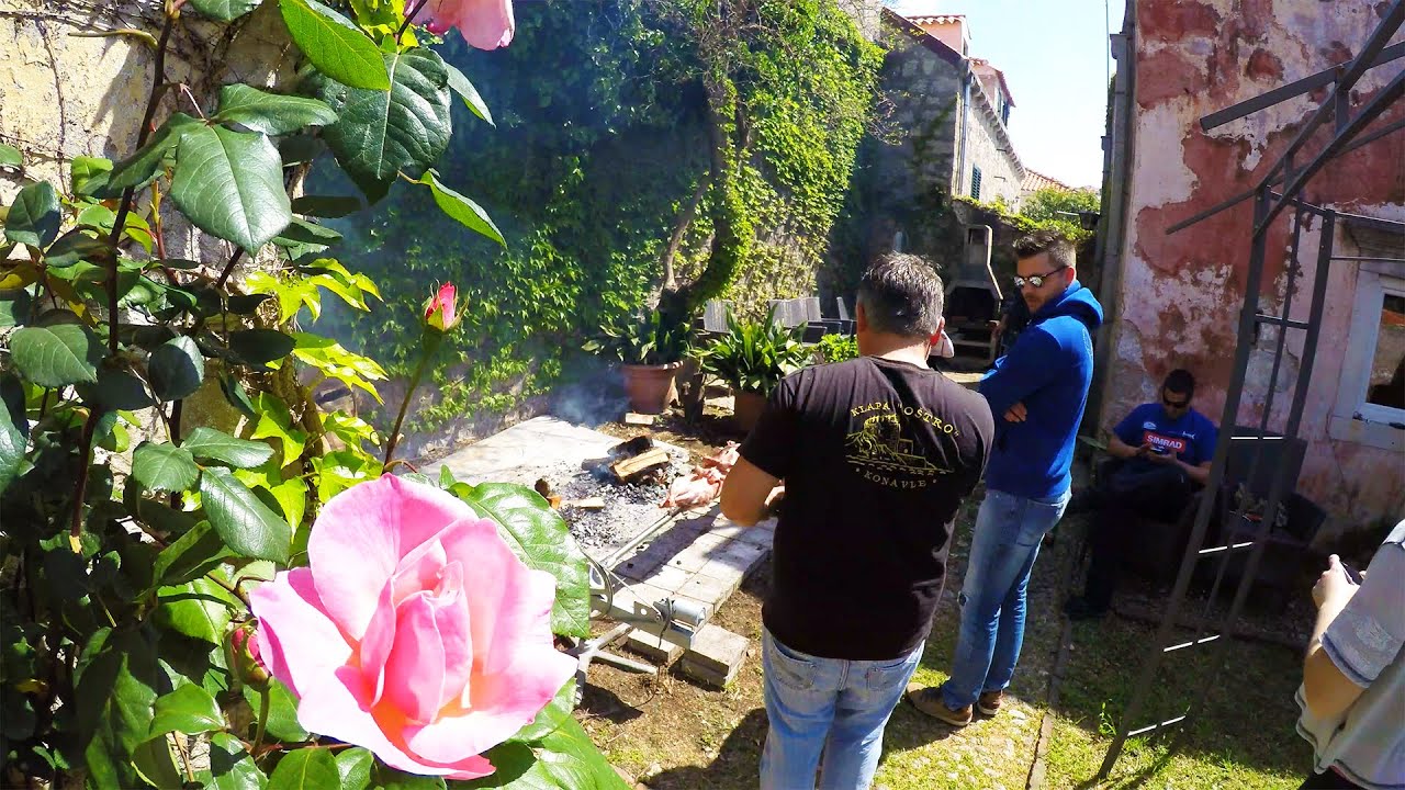 Janje na ražnju - YouTube