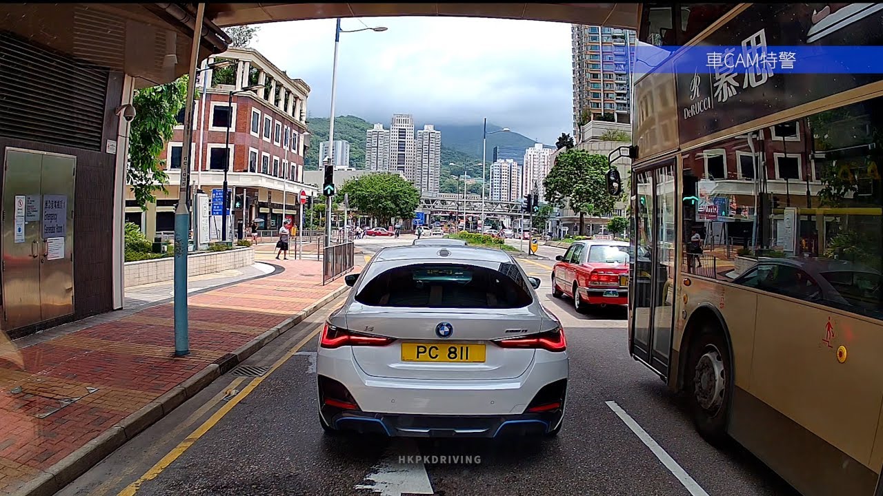 車CAM直擊 - PC811 直去路口夾硬轉左，仲要行人綠公仔 - YouTube