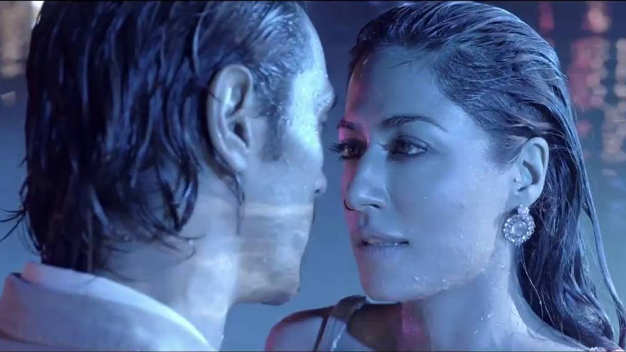 Chitrangda Singh and Arjun Rampal Hot Kissing Scene in Inkaar Movie ...