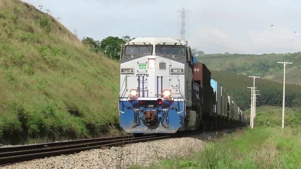 Trem Rumo com trio de AC44i na rampa em Mairinque - YouTube