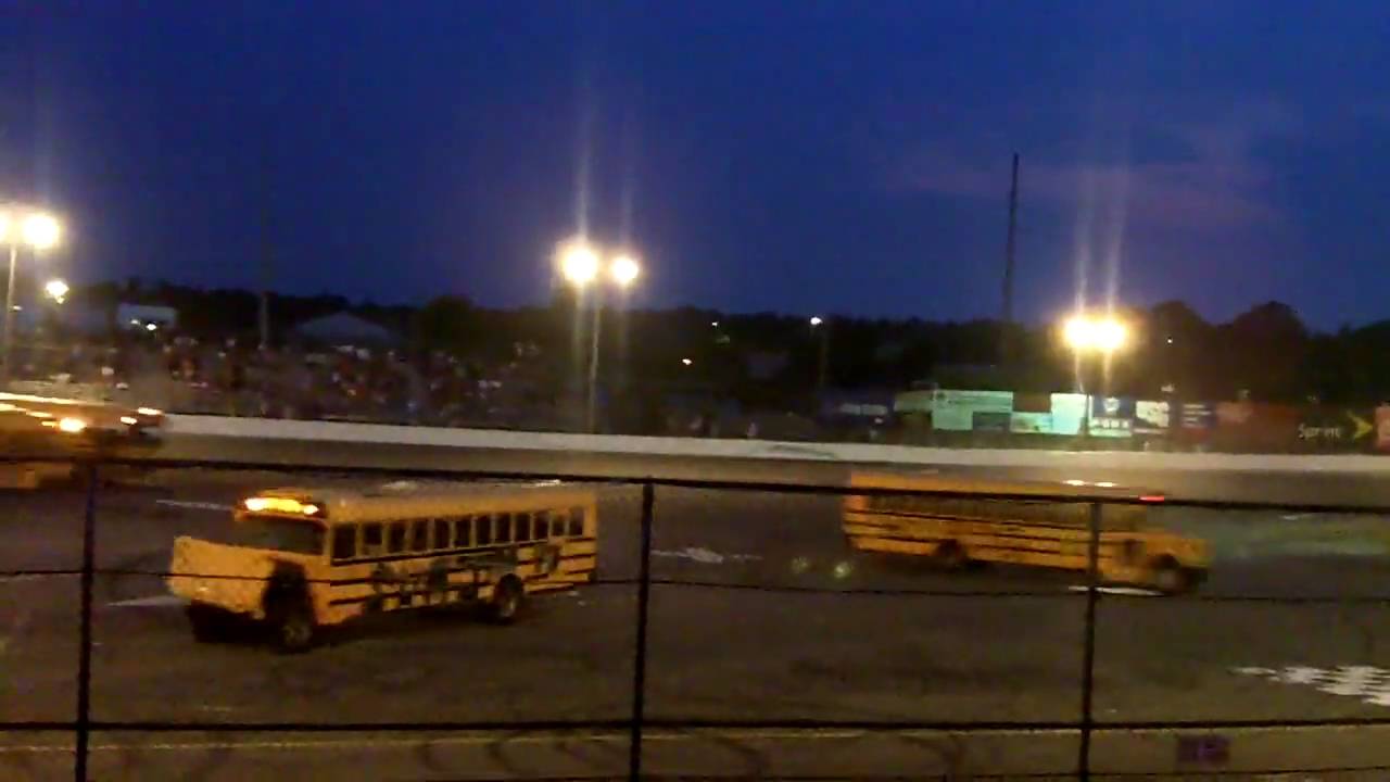 Figure 8 School Bus Race! - YouTube