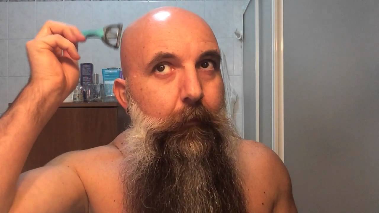 Rasatura testa con latte detergente - YouTube