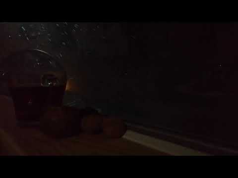 Kar yağarken manzaraya karşı çay içip şiir dinlemek