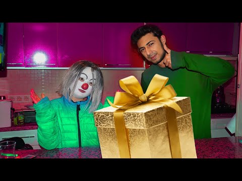 PAYLAÇO MELİS'E DEV HEDİYE ALDIM !! (Çok Şaşırdı😱)