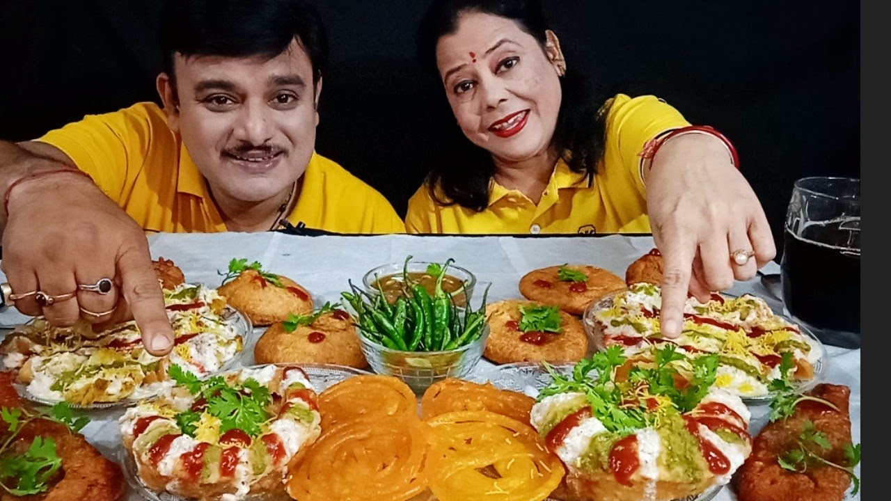 SPICY 🔥🌶 STREET FOOD CHALLENGE CHILLI PYAZ KACHORI RAJ KACHORI CHAAT ...