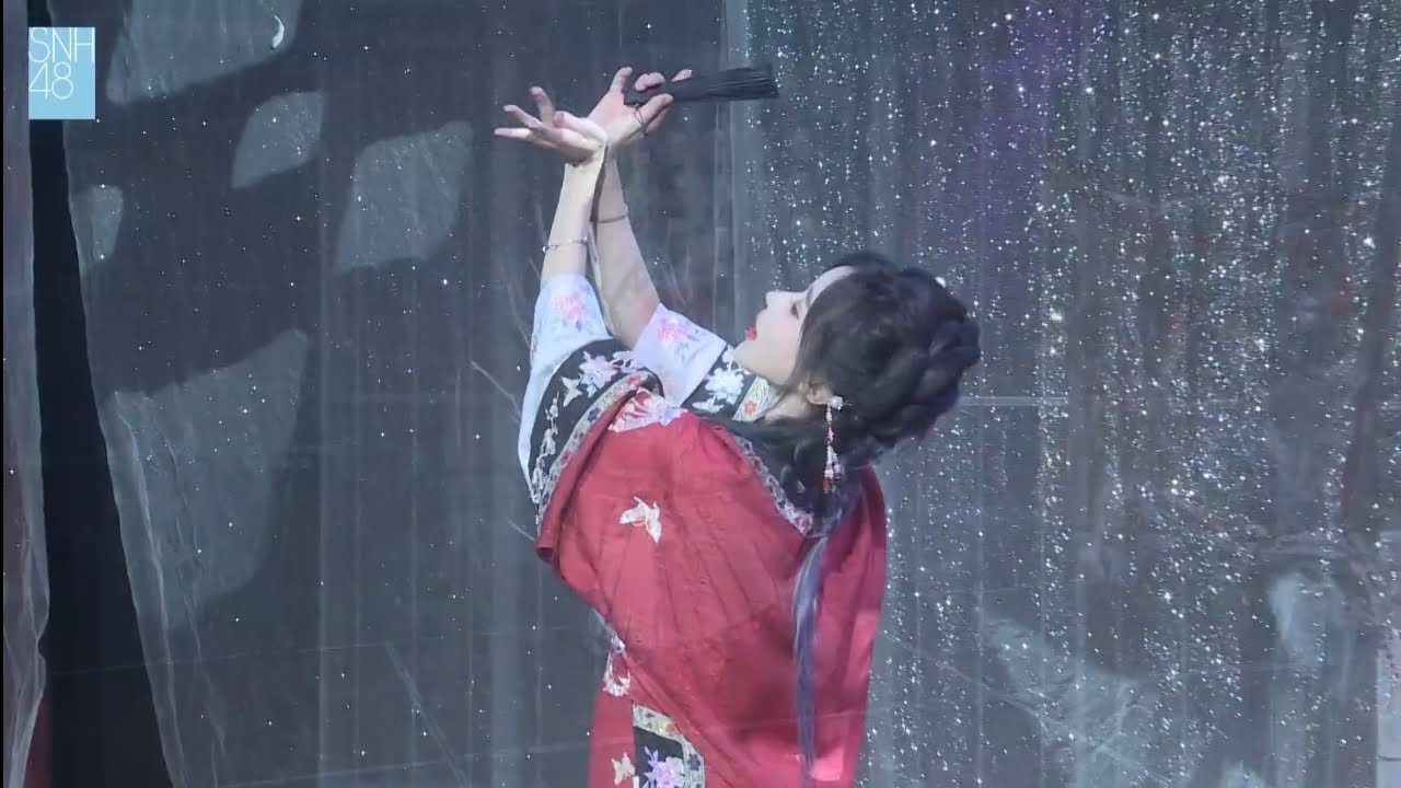 SNH48 Team SII- 《青墙怨》 Duan YiXuan Special Birthday Performance - YouTube