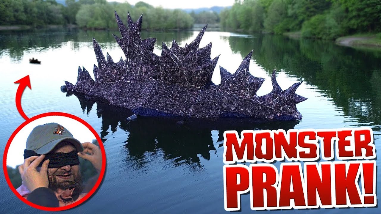 30 METER RIESEN MONSTER PRANK im SEE! - YouTube
