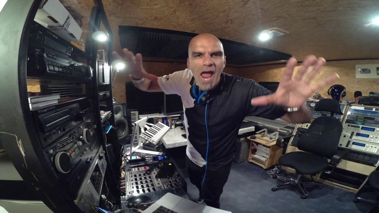 Roger Shah 1h Studio Live Set - YouTube