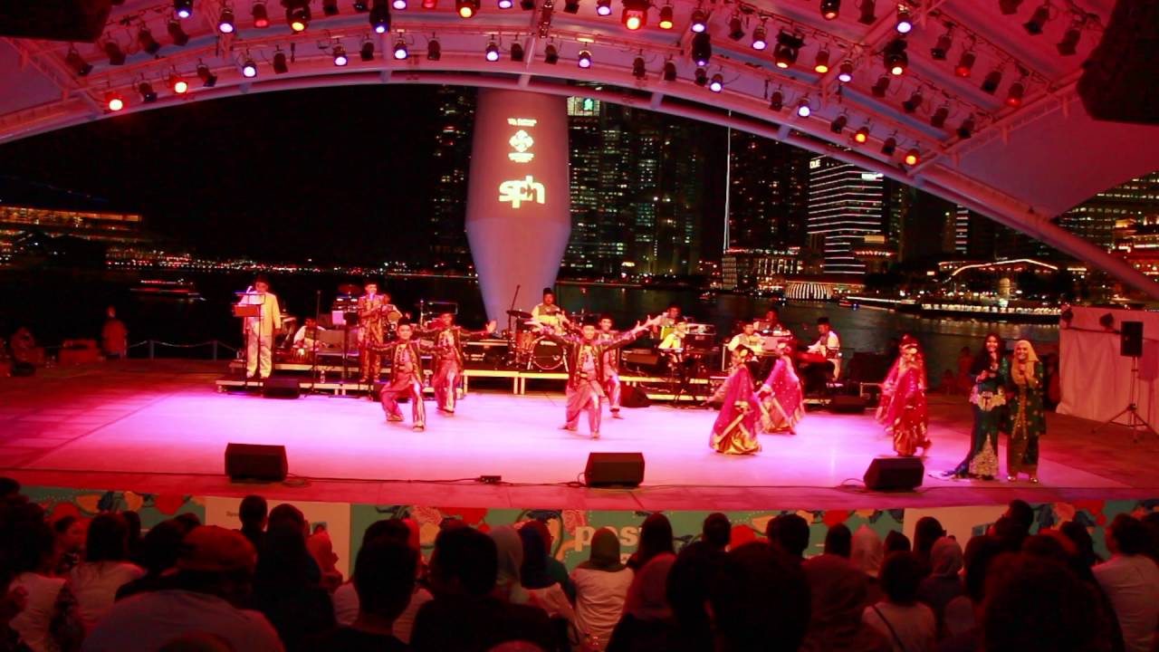 Ketawa Lagi & Joget Mak Enon Medley - Pesta Raya 2016 - YouTube