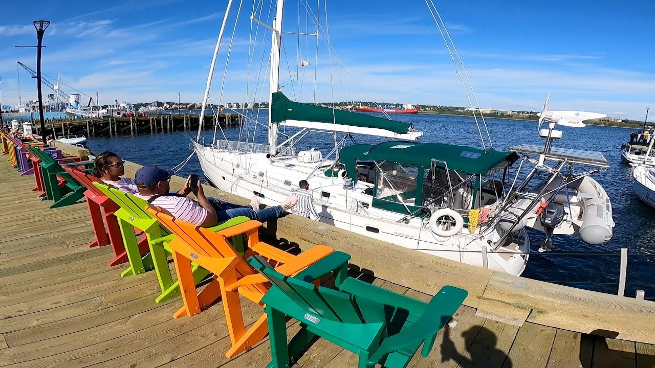 EP.12 - Accoster en plein centre-ville d'Halifax! - YouTube