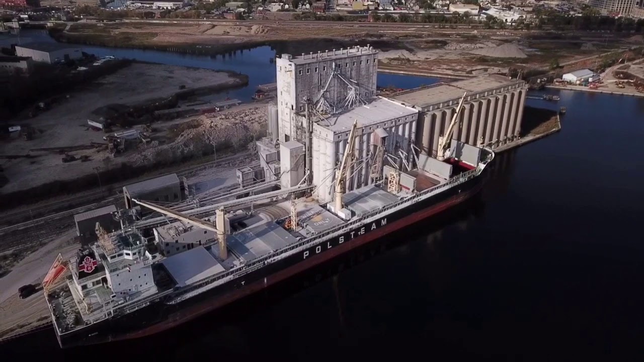 Milwaukee Wisconsin Grain Loading Facility - YouTube