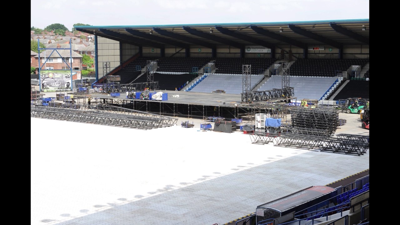 Elton John Set Build - Select Security Stadium Widnes - Cheshire - YouTube
