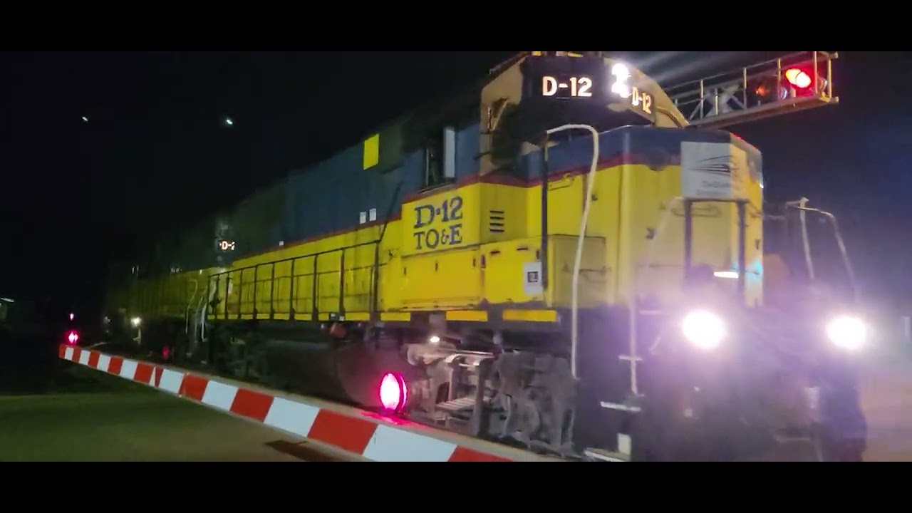 Broken Bow Oklahoma GP40-2 Engines D-12-D-25-D-13 Heading Eastbound ...