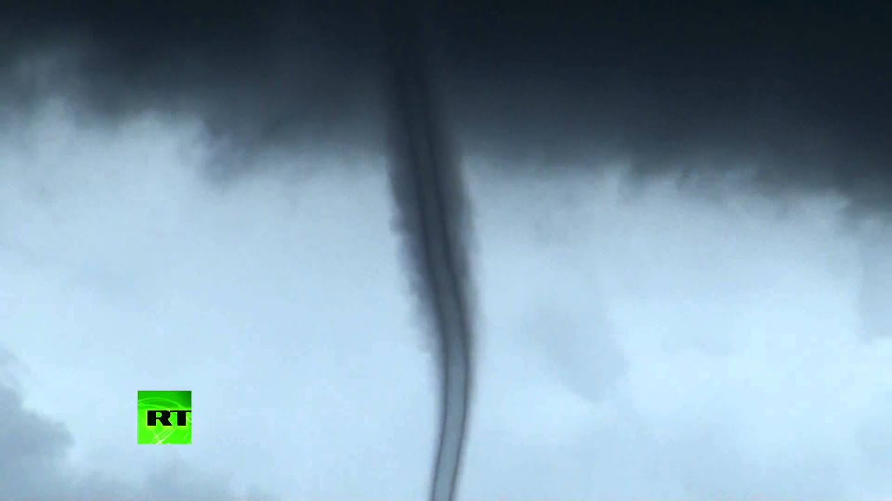 法國水龍捲形成 Rare video Tornadic waterspout life cycle shot on camera in ...