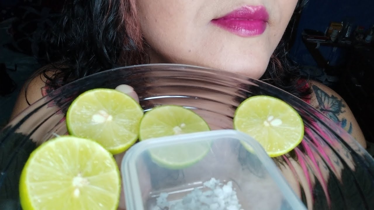ASMR Comiendo limón 🍋 con 🧂 - YouTube