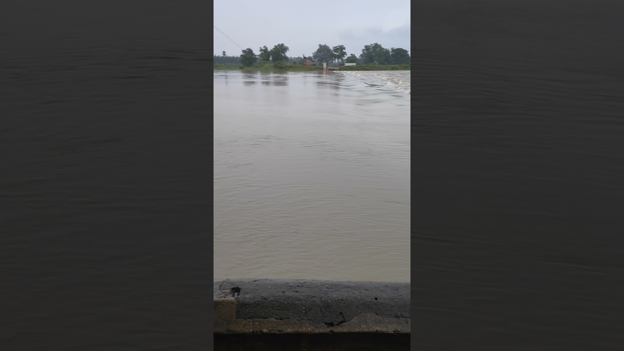 Seemapuram dam 37000 cusecs - YouTube