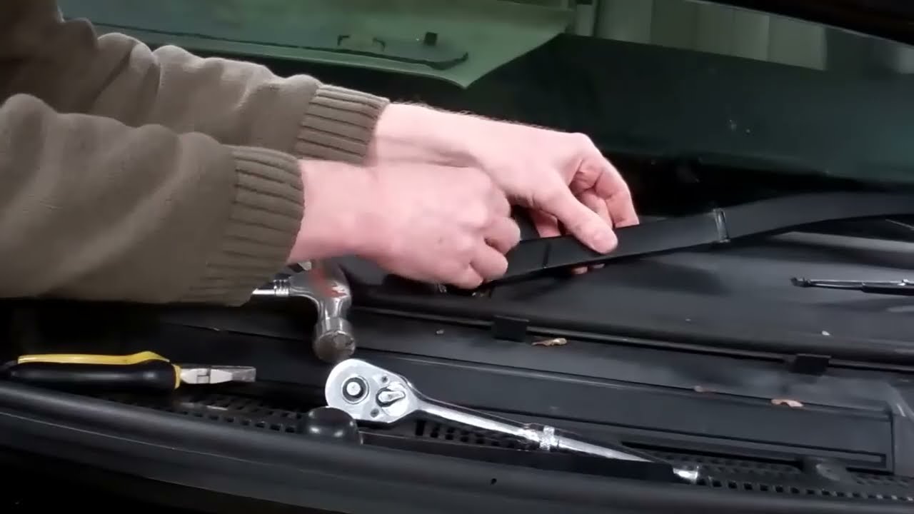 How to remove the Range Rover L322 front windscreen cowl lower trim ...
