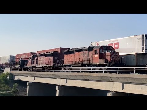 KCS Ex-BNSF Dash 9 and Classic SD40-2s on Work Trains in Winnipeg! (8/27 & 28/2023) - YouTube